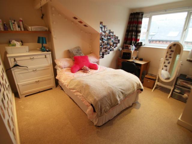 6 bedroom terraced house to rent