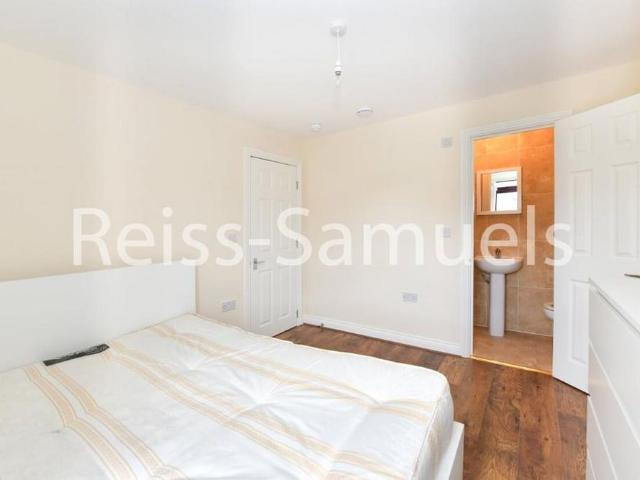 6 bedroom terraced house to rent