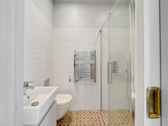 6 bedroom terraced house to rent