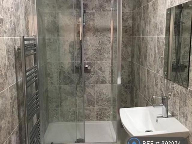 6 bedroom terraced house to rent