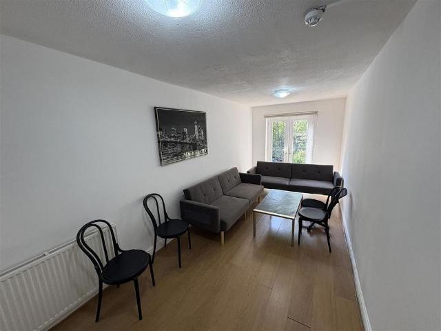 6 bedroom terraced house to rent