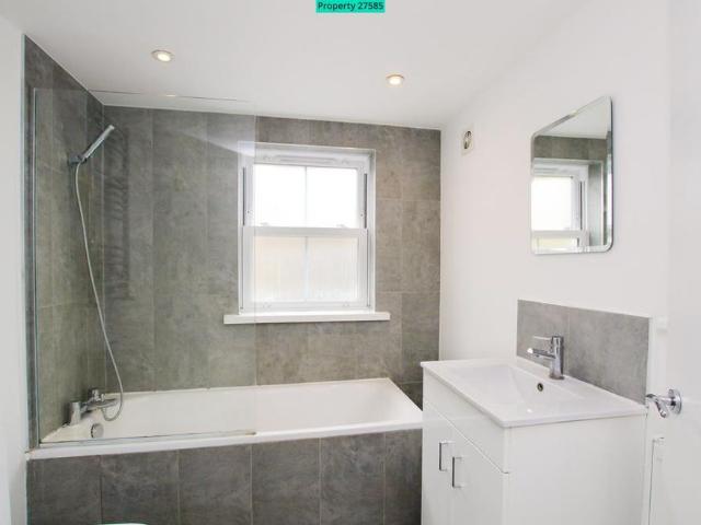 6 bedroom terraced house to rent