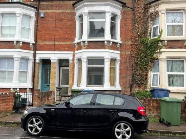 6 bedroom terraced house to rent