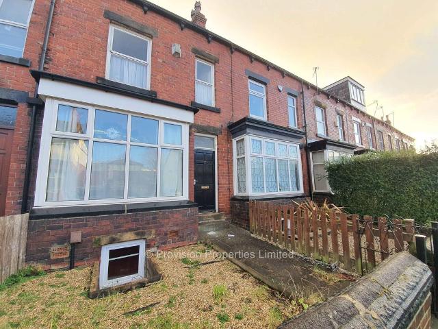 6 bedroom terraced house to rent
