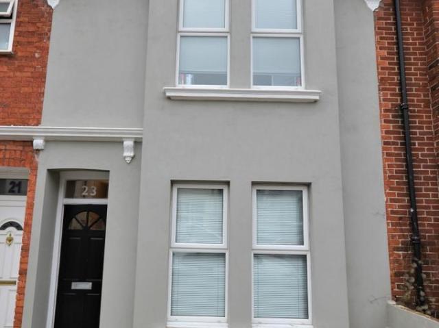 6 bedroom terraced house to rent
