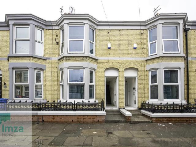 6 bedroom terraced house to rent