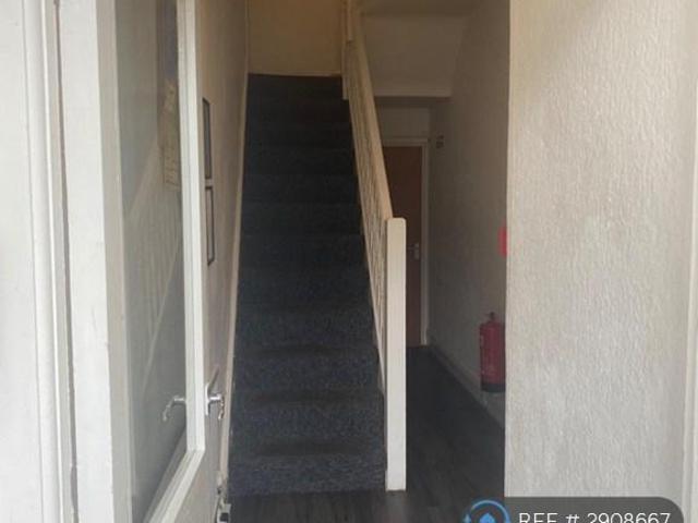6 bedroom terraced house to rent
