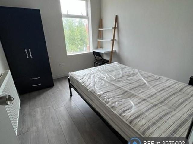 6 bedroom terraced house to rent
