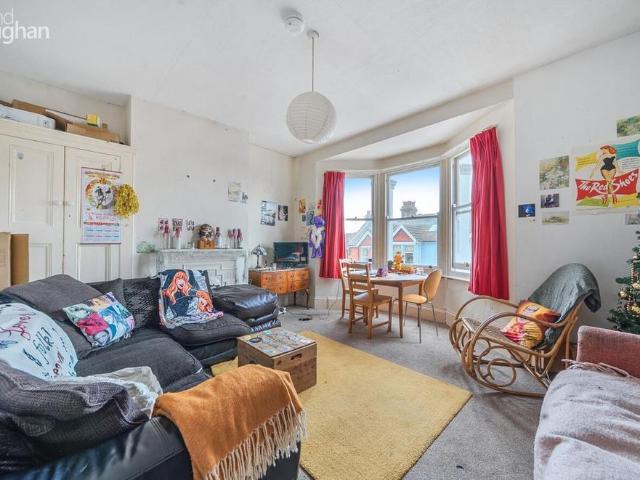 6 bedroom terraced house to rent
