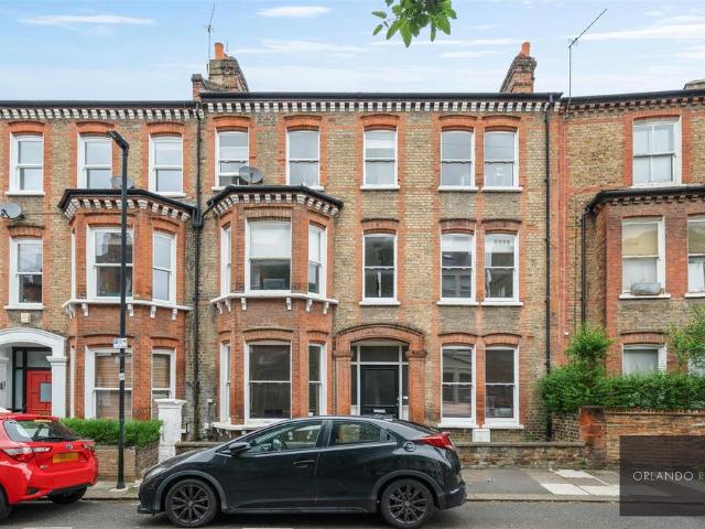6 bedroom terraced house to rent