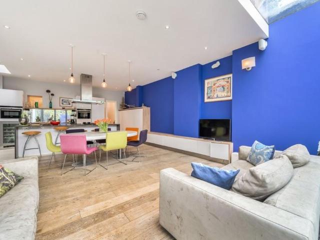6 bedroom terraced house to rent