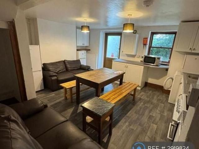 6 bedroom terraced house to rent
