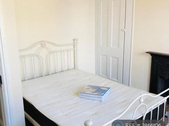 6 bedroom terraced house to rent