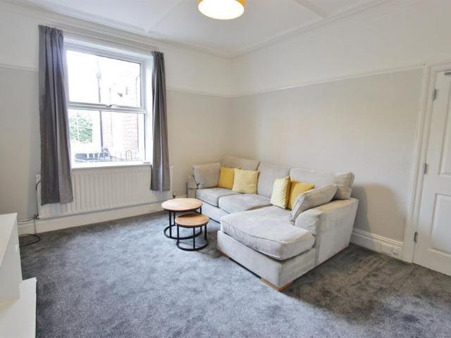 6 bedroom terraced house to rent