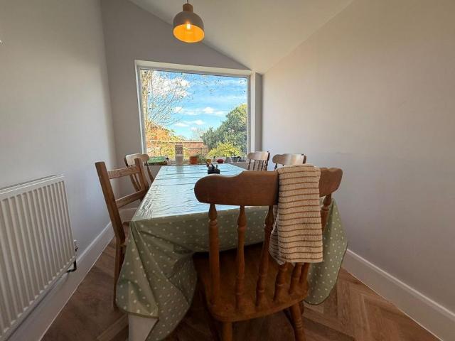 6 bedroom terraced house to rent