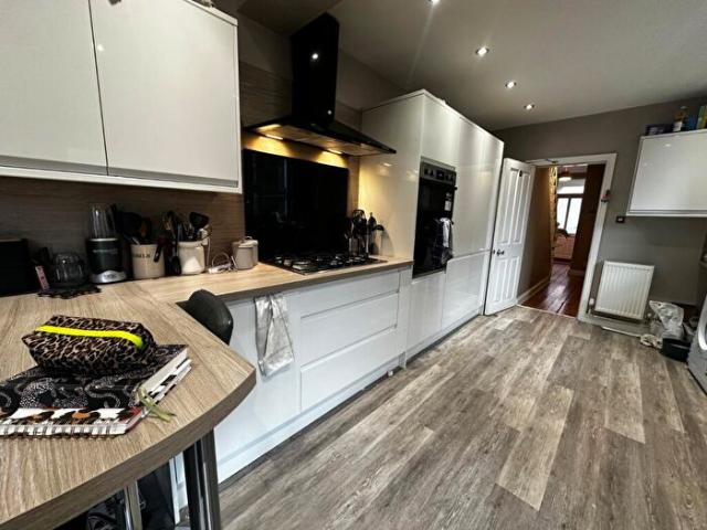 6 Bedroom Terraced House To Rent In Teversal Avenue, Lenton, Nottingham, NG7