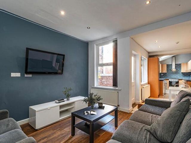 6 Bedroom Terraced House To Rent In Teversal Avenue, Nottingham, NG7