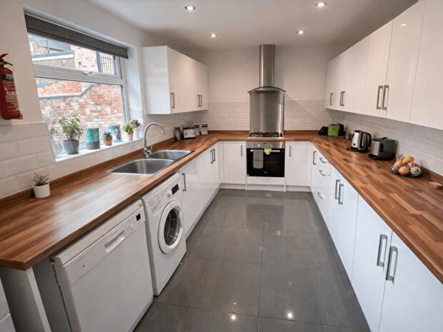 6 Bedroom Terraced House To Rent In Balfour Road, Lenton, Nottingham, NG7