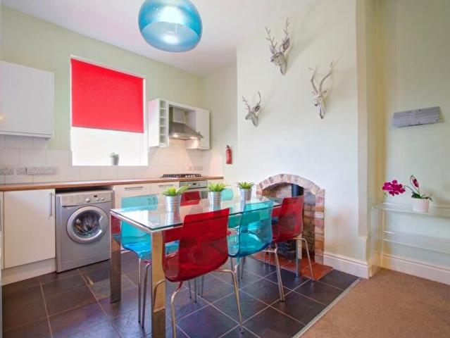 6 Bedroom Terraced House To Rent In Forest Grove, Nottingham, NG1