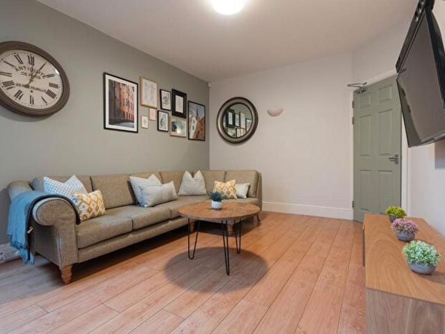 6 Bedroom Terraced House To Rent In Rothesay Avenue, Nottingham, NG7