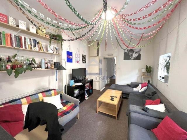 6 Bedroom Terraced To Rent