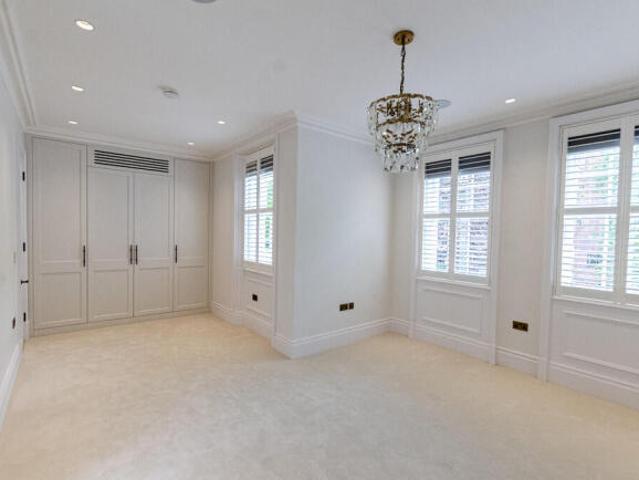 6 bedroom villa for rent in Cavendish Avenue, St Johns Wood, NW8