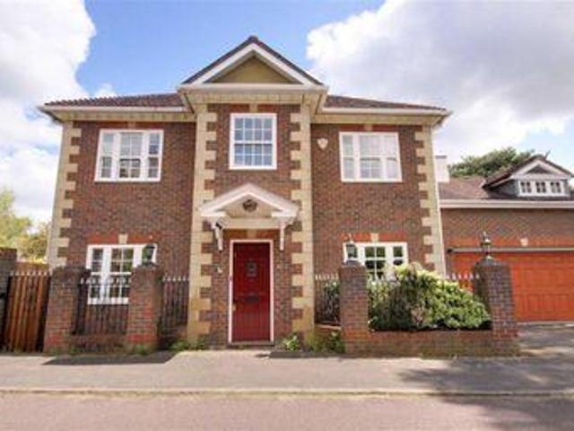 6 Bedrooms Detached house for rent in Meadowbanks, Arkley, Hertfordshire EN5