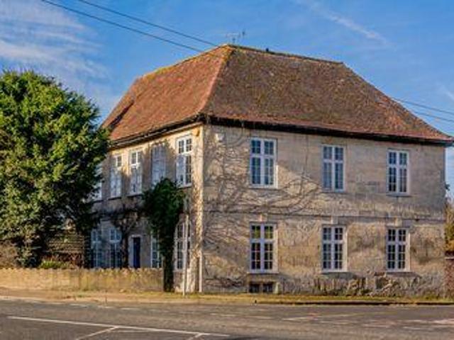 6 Bedrooms Detached house for rent in Moreton Valence, Gloucester GL2