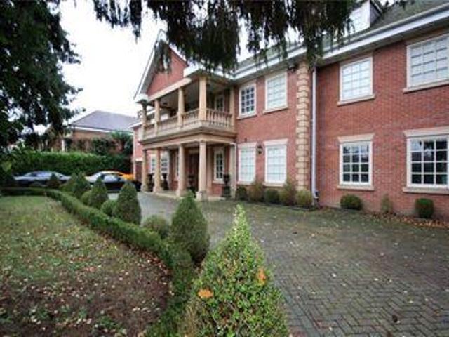 6 Bedrooms Detached house for rent in Camp Road, Gerrards Cross SL9