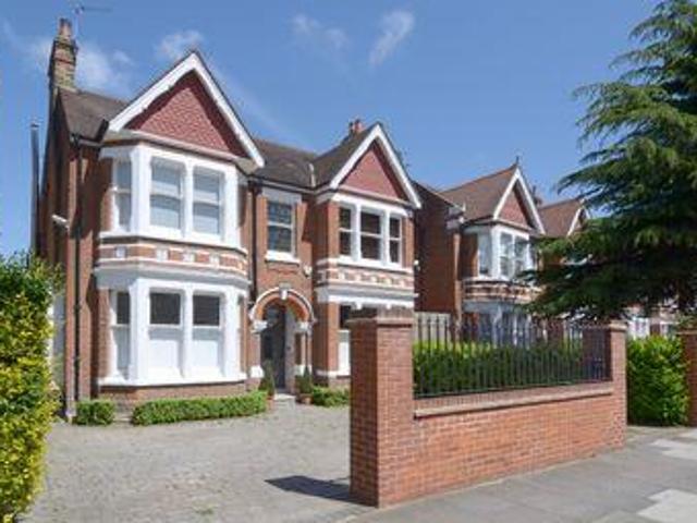 6 Bedrooms Detached house for rent in Creffield Road, London W5