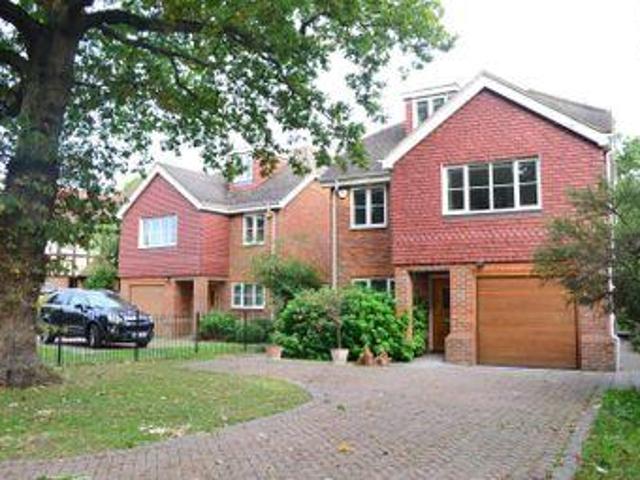 6 Bedrooms Detached house for rent in Ducks Hill Road, Northwood HA6