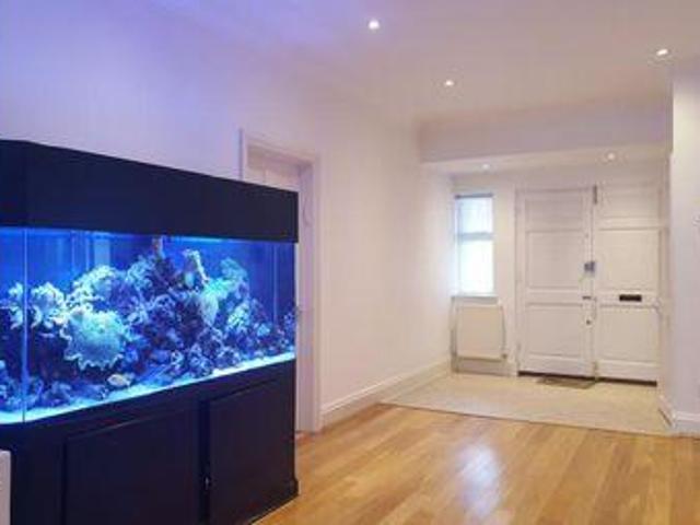 6 Bedrooms Detached house for rent in Fairholme Gardens, London N3