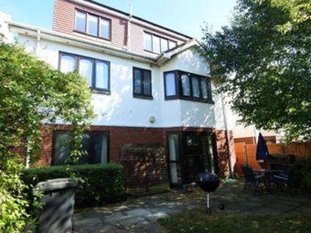 6 Bedrooms Detached house for rent in Lyndhurst Gardens, London N3