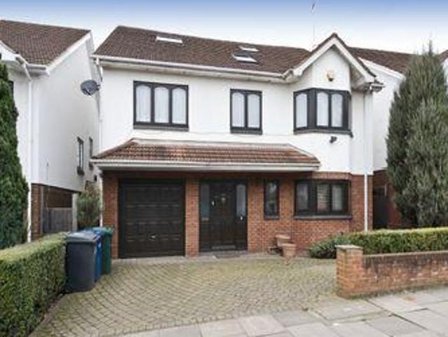 6 Bedrooms Detached house for rent in Lyndhurst Gardens, London N3