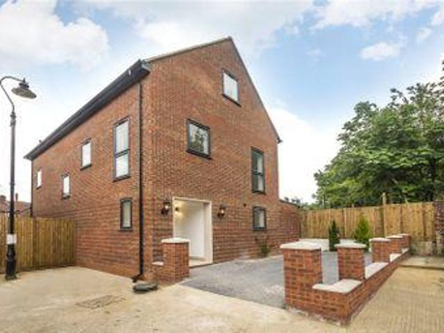 6 Bedrooms Detached house for sale in Alcott Close, Hanwell W7