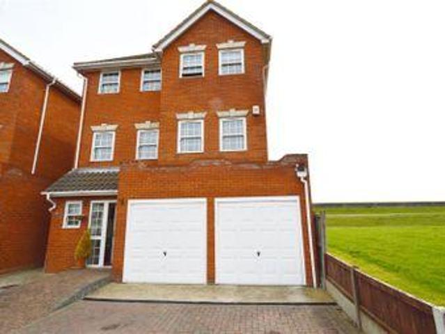 6 Bedrooms Detached house for sale in Beveland Road, Canvey Island, Essex SS8