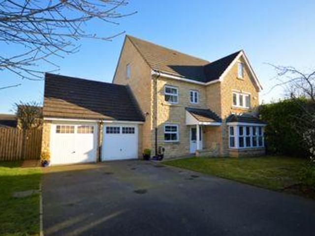 6 Bedrooms Detached house for sale in Birkhead Close, Highburton, Huddersfield HD8