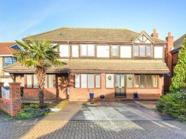 6 Bedrooms Detached house for sale in Coppard Gardens, Chessington KT9