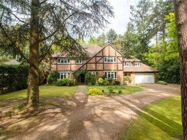 6 Bedrooms Detached house for sale in Fitzroy Road, Fleet GU51