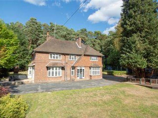 6 Bedrooms Detached house for sale in Fitzroy Road, Fleet GU51