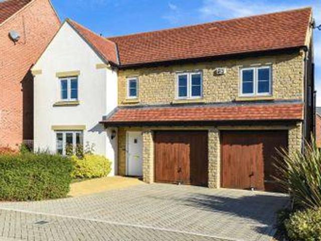 6 Bedrooms Detached house for sale in Goodwood Close, Chesterton, Bicester OX26