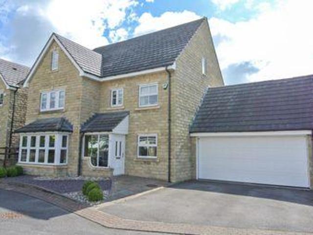 6 Bedrooms Detached house for sale in Grenoside View, Highburton, Huddersfield HD8
