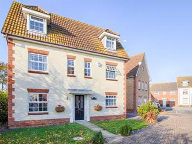 6 Bedrooms Detached house for sale in Hazel Close, Thorrington CO7