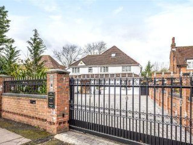 6 Bedrooms Detached house for sale in Parkway, Hillingdon, Middlesex UB10