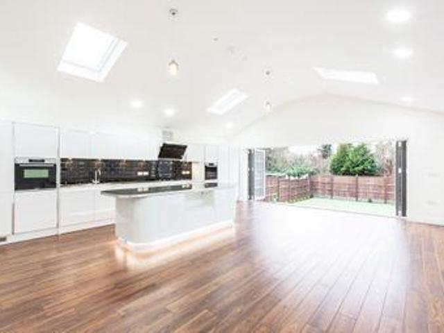 6 Bedrooms Detached house for sale in Quebec Road, Ilford, Essex IG1