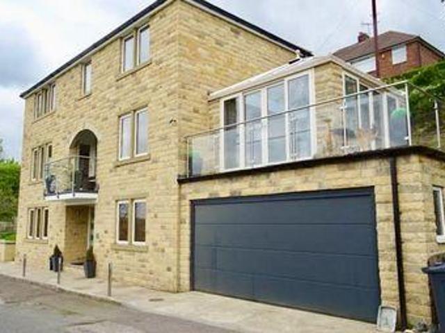 6 Bedrooms Detached house for sale in Wells Road, Dewsbury WF12