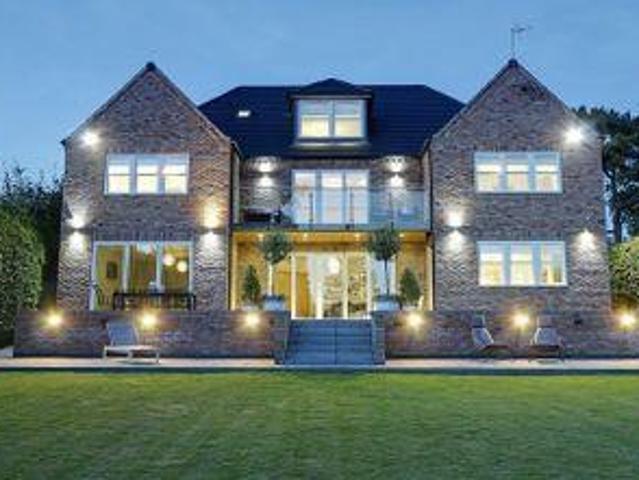 6 Bedrooms Detached house for sale in Welton Old Road, Welton, Brough HU15