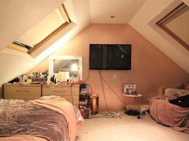 6 Bedrooms End terrace house for rent in Baron Gardens, Ilford IG6