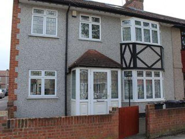 6 Bedrooms End terrace house for rent in Kenneth Road, Romford RM6