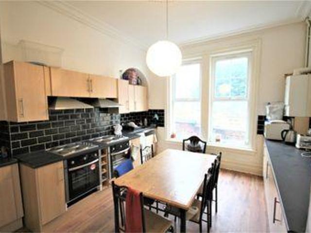 6 Bedrooms End terrace house for rent in Regent Park Terrace, Hyde Park, Leeds LS6